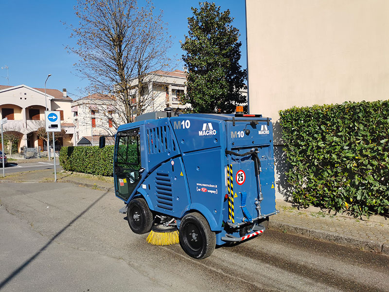 m10 macro road sweeper